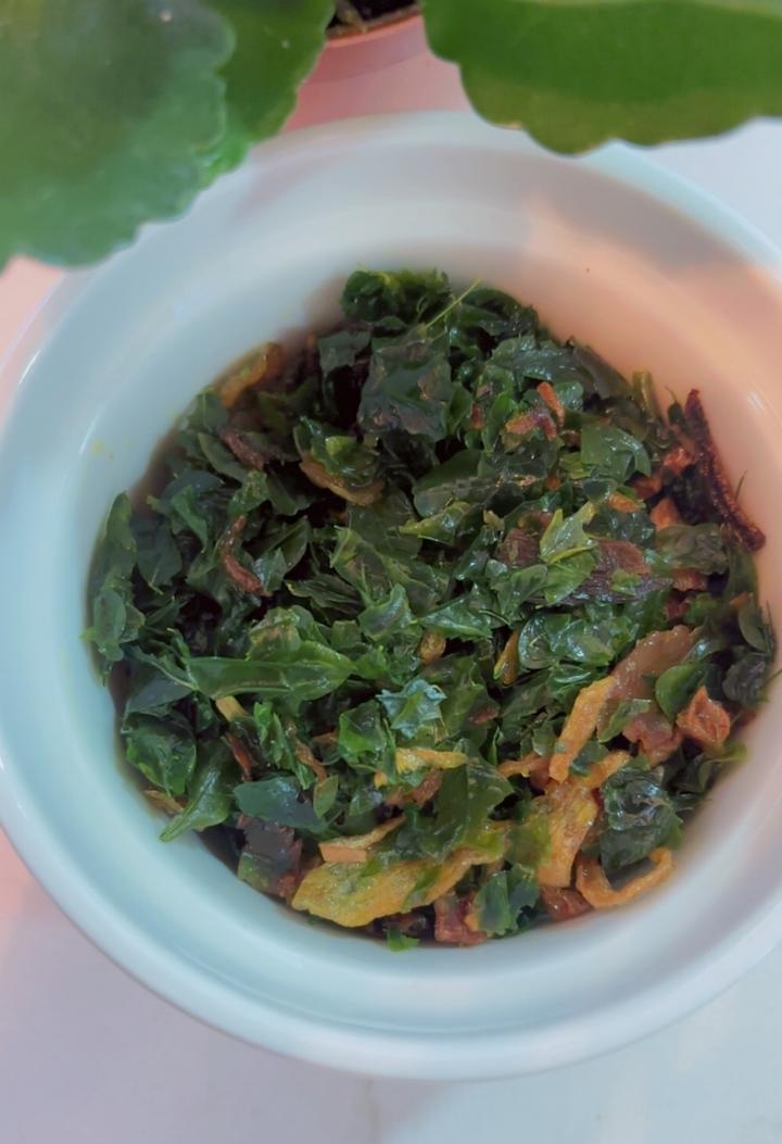 Fried moringa leaves